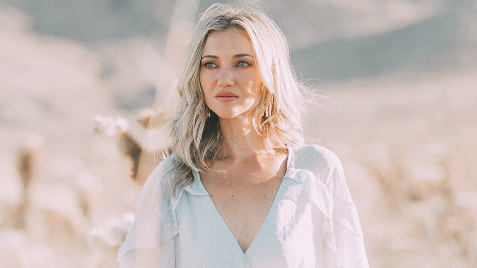 Sarah Darling - Wonderland album review - Entertainment Focus