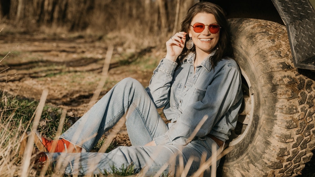 Mae Estes announces debut EP 'Before the Record' & drops new timeless ...